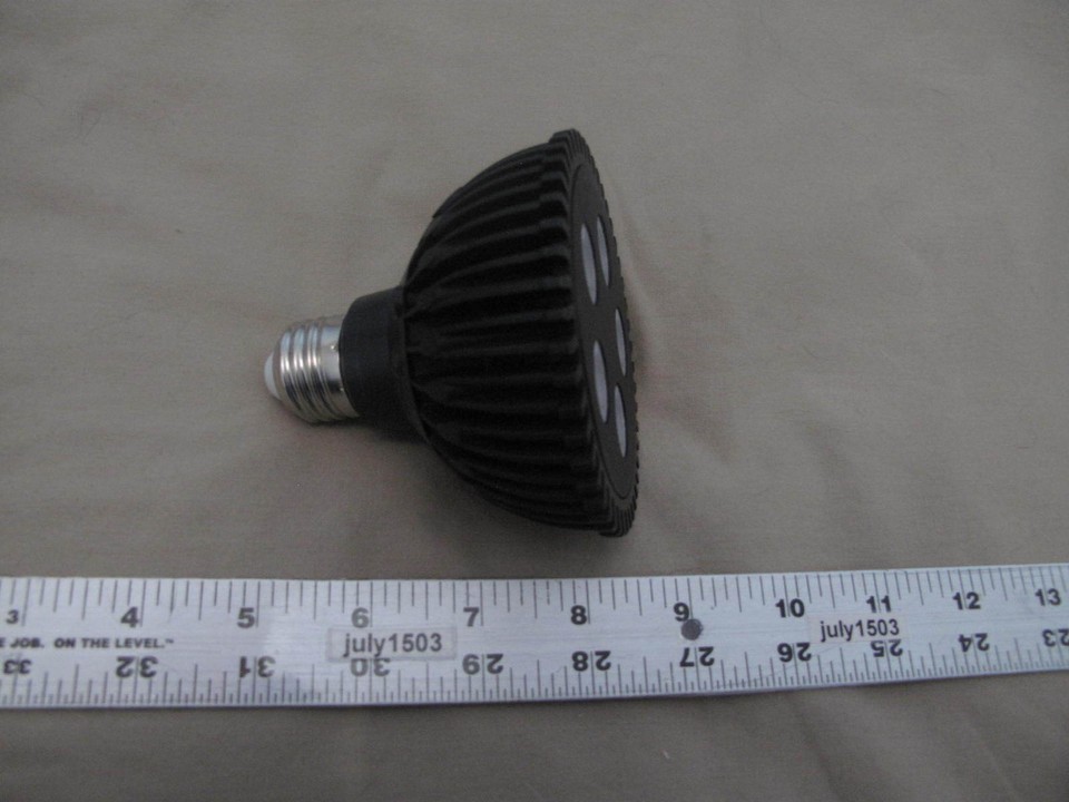 (1) NEW Kichler 12W 100-277V Clear PAR30 3000K LED Lamp Bulb 25 Deg ...