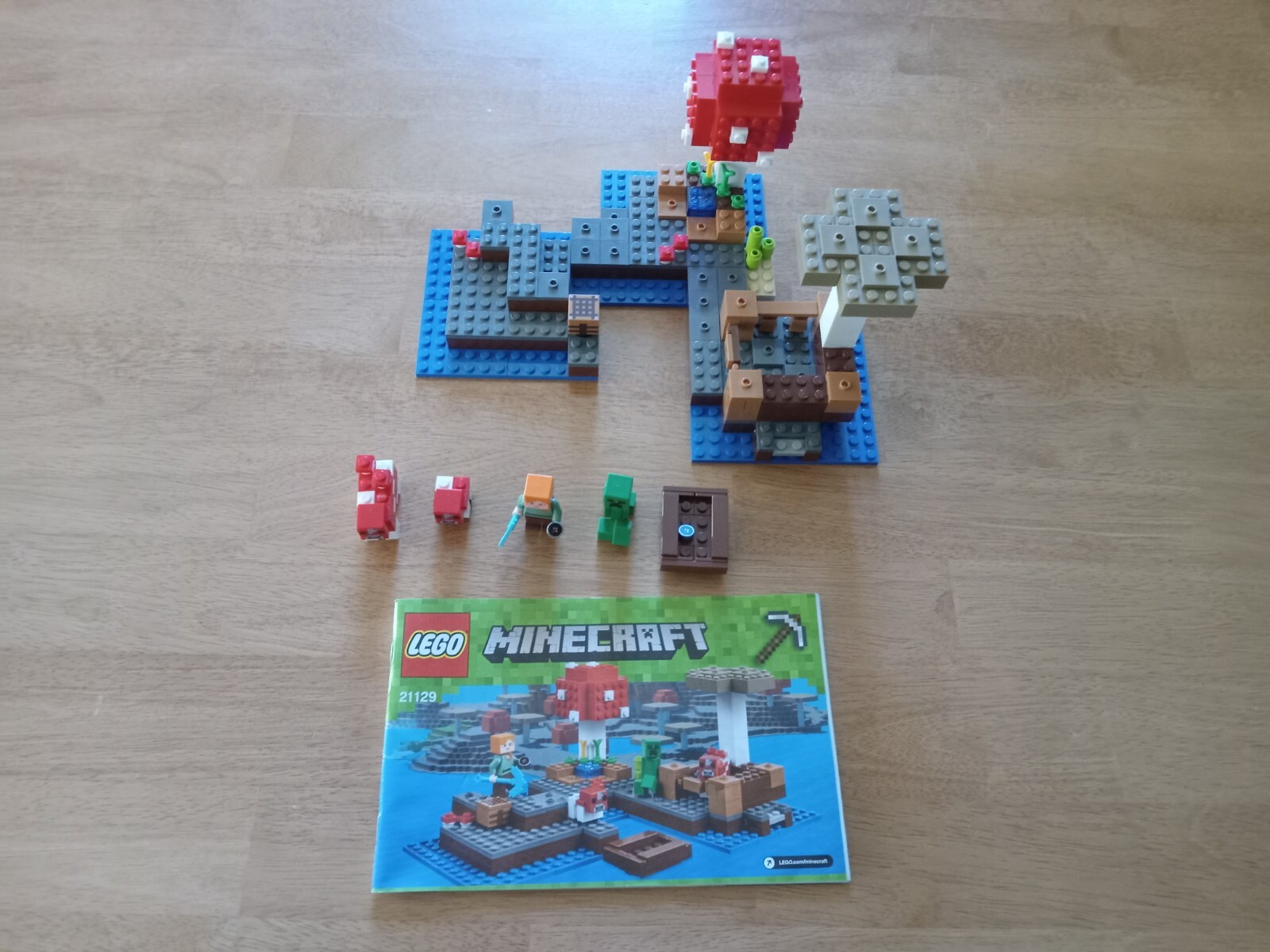Lego Minecraft complete set-21129 The Mushroom Island 100% Complete ...
