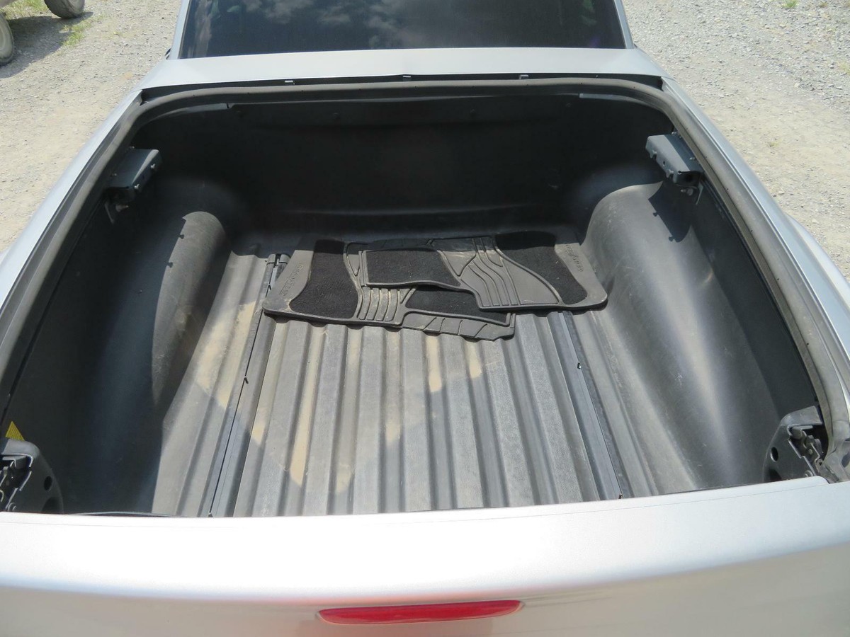 20032006 Chevrolet Ssr Wallpaper 34 Chevrolet Ssr Stock Photos,