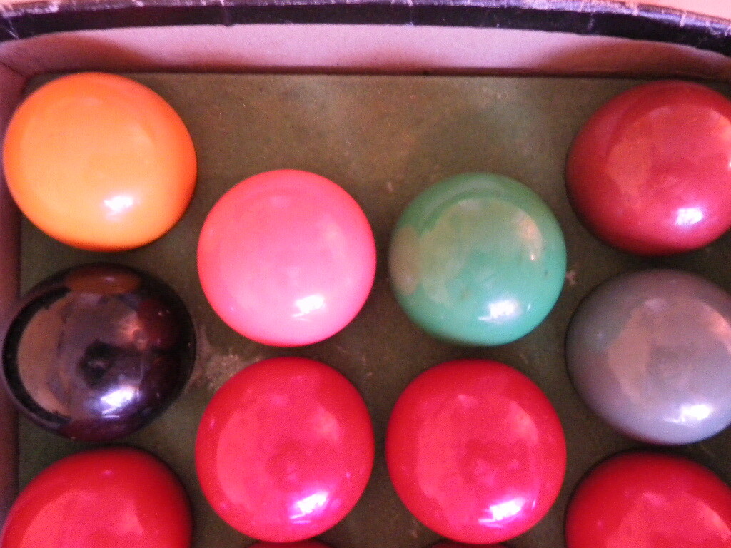 Vintage Crystalate Billiard Snooker Balls x 22 Each ball weighs ...