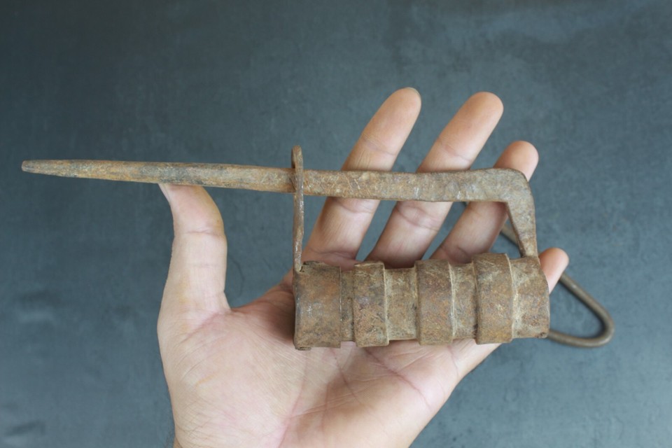 Vintage Rustic Iron Door Lock - Antique Indian Collectible Primitive ...