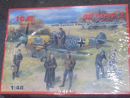 ICM 48803 1:48 Messerschmitt Bf 109F-2 Fighter w/Pilots & Ground ...