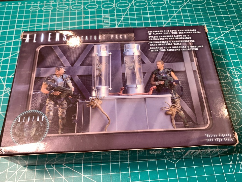 NECA Aliens Creature Pack Stasis Tubes Facebuggers etc MISB Accessory ...