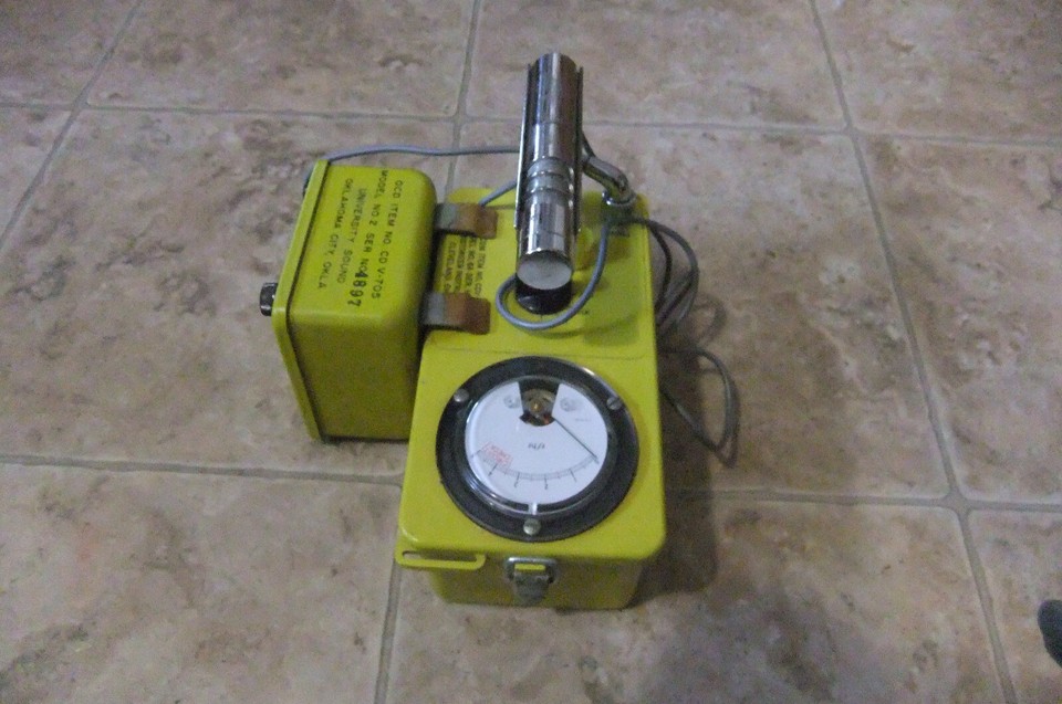 Working!! CDV-700 Geiger Counter With CDV-705 Loud Speaker!! Cold War ...