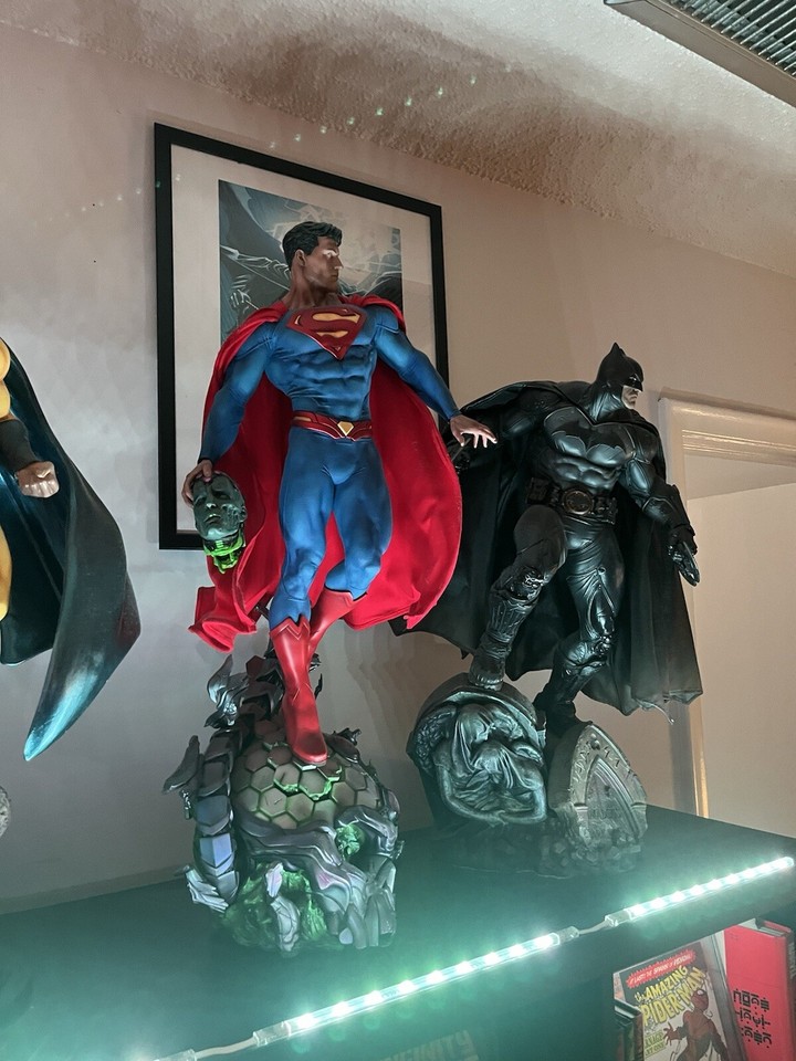 Superman Sideshow Collectibles 1/4 Scale Premium Format Statue ...