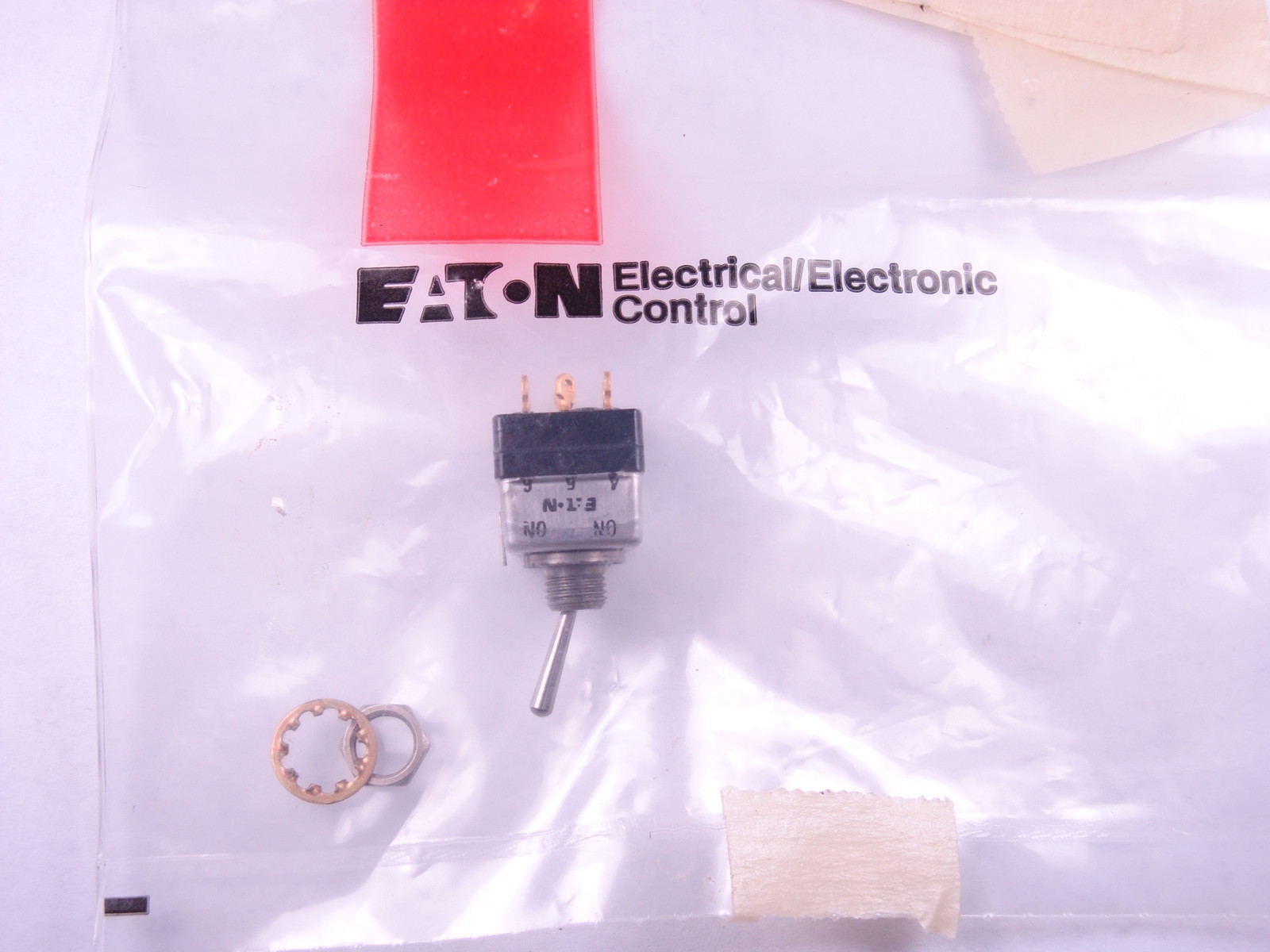 8867K4 Eaton Toggle Switch 2 Pole ON-ON 28VDC 5A 50VDC 1A 115VAC 2A ...