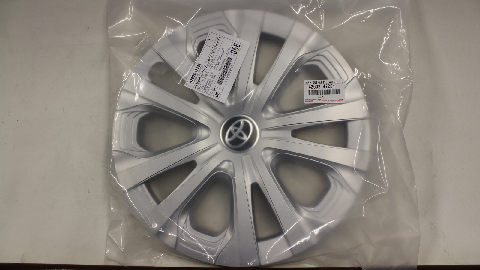 Set of 4 OEM Hubcap Wheelcover for 2019 Toyota Prius 4260247250 99087 ...