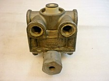 Bendix R-14 Horizontal Brake Relay Valve 103010 T-294859-d for sale ...