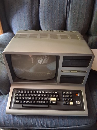 Tandy TRS-80 Model III Vintage Computer System Tested Powers on !! | eBay
