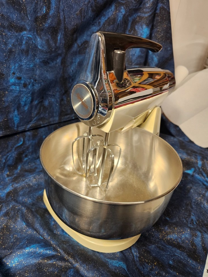 Vintage Sunbeam Vista Mixmaster Kitchen Stand Mixer Pea Green 12 Speed ...