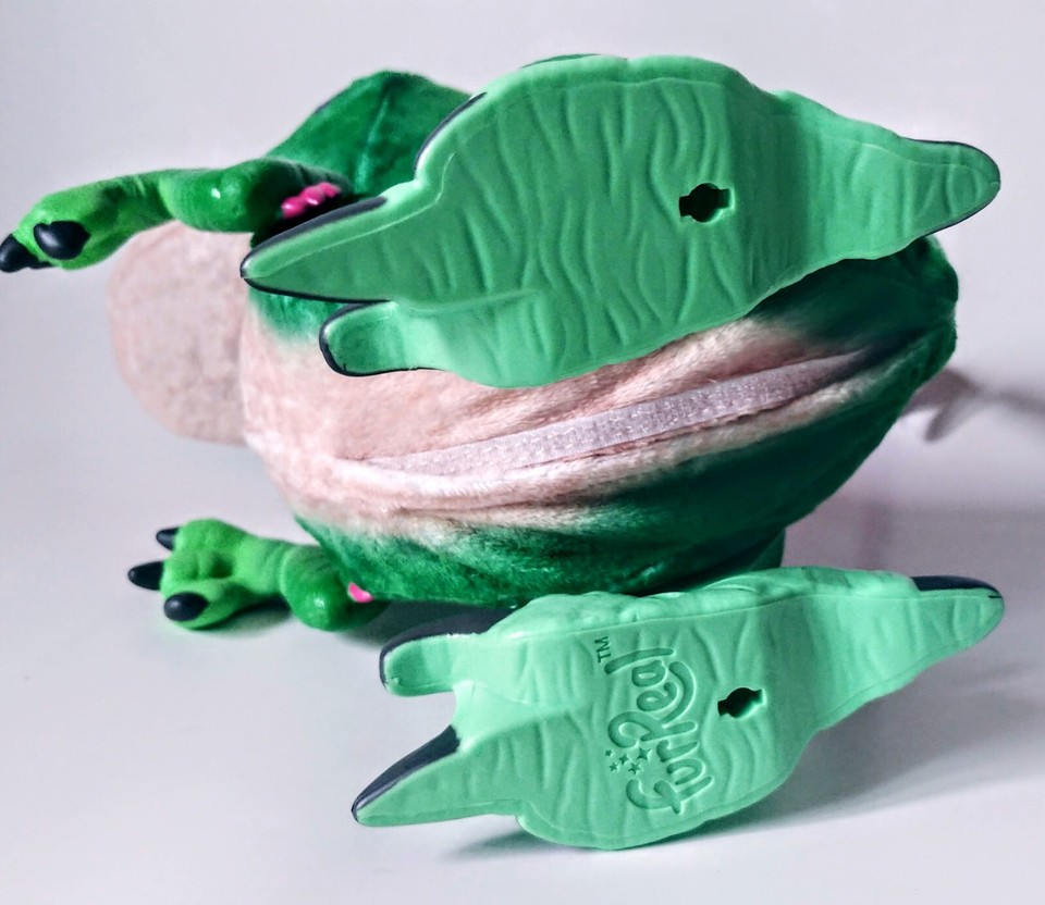 Hasbro Fur Real Friends Interactive Talking Munchie T-Rex Baby Dinosaur ...