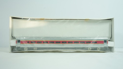 Walthers HO Scale MBTA 85' Horizon Commuter Cab Passenger Car 932-6083 ...