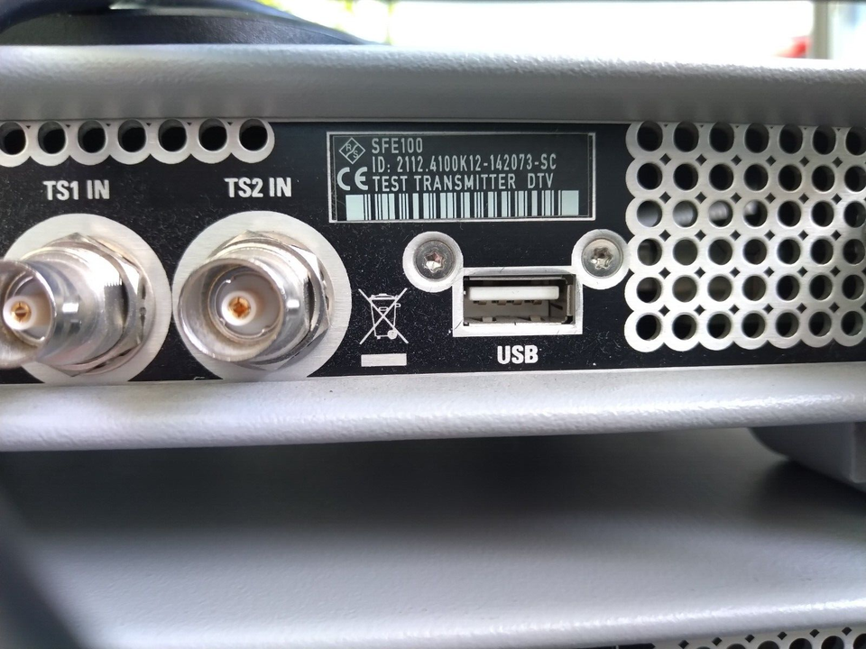 Rohde & Schwarz SFE100 DTV Test Transmitter DVB-S / DVB-S2 2112.4100.12 ...