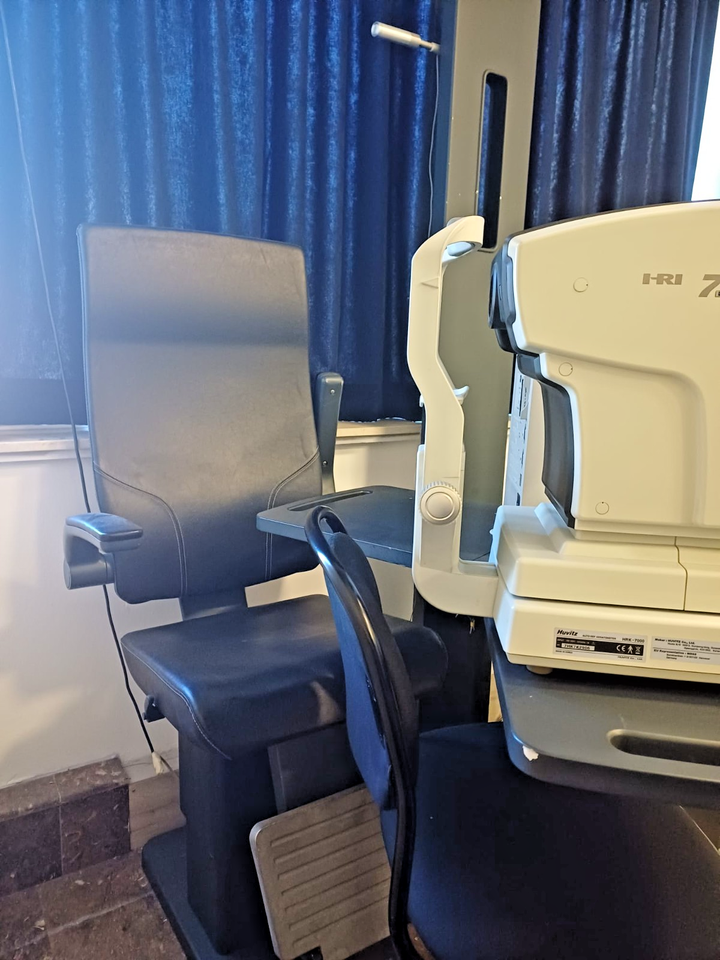 TOPCON OC-10 Refraction Chair – Broken Screen – Parts / Repair – Eye ...