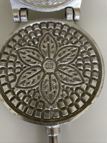 VTG Pizzelle Italian Waffle Maker 5" Cast Italy Excellent Used ...