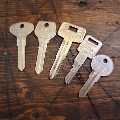 Lot of 5 VTG Car / Automobile Key Blanks Uncut Keys VW, Mazda and Misc ...