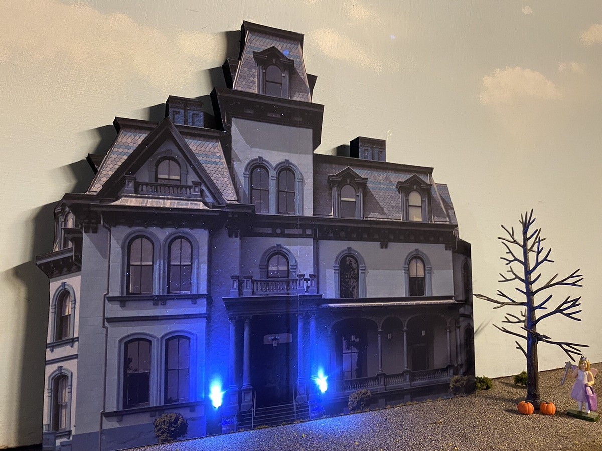 The Addams Family House Addams Family House Model Kit