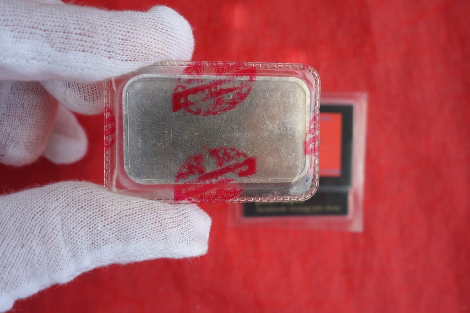 Vintage Engelhard Red Seal Canada Maple Leaf Logo 1 Oz .999 Fine Silver ...