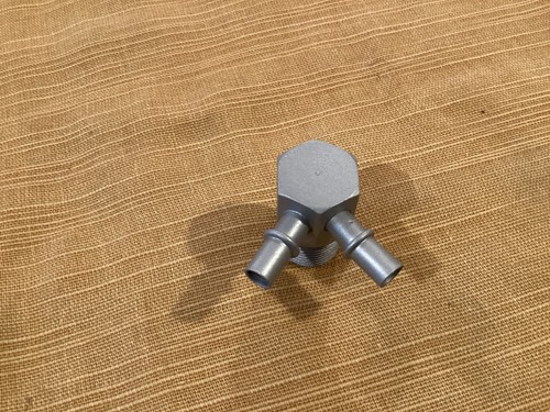 Chevrolet Intake Manifold 90 ° Double Port Vacuum Fitting 3/8 NPT - 1/4 ...