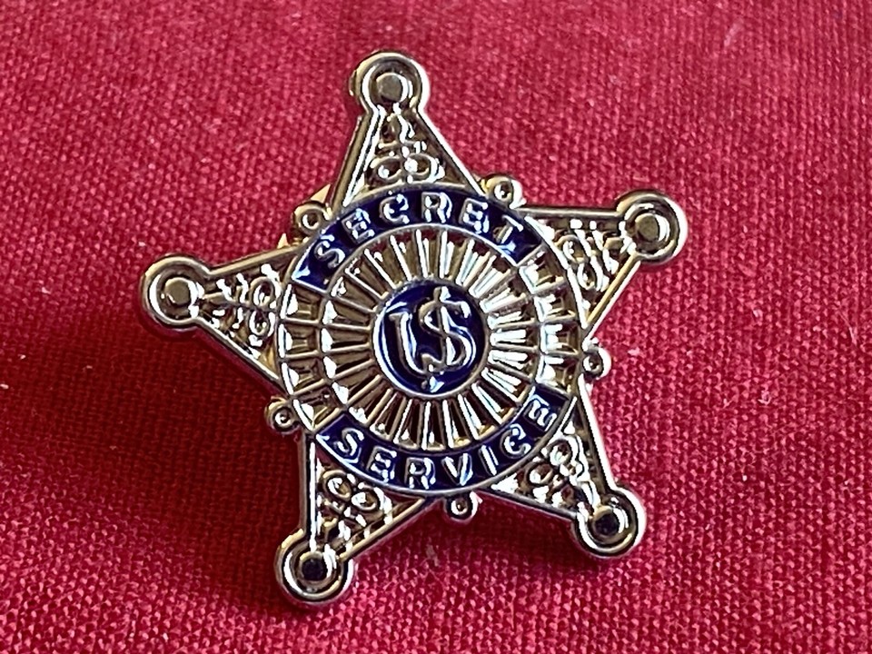 US SECRET SERVICE PIN - US SECRET SERVICE STAR & UD BADGE / LOT OF TWO ...