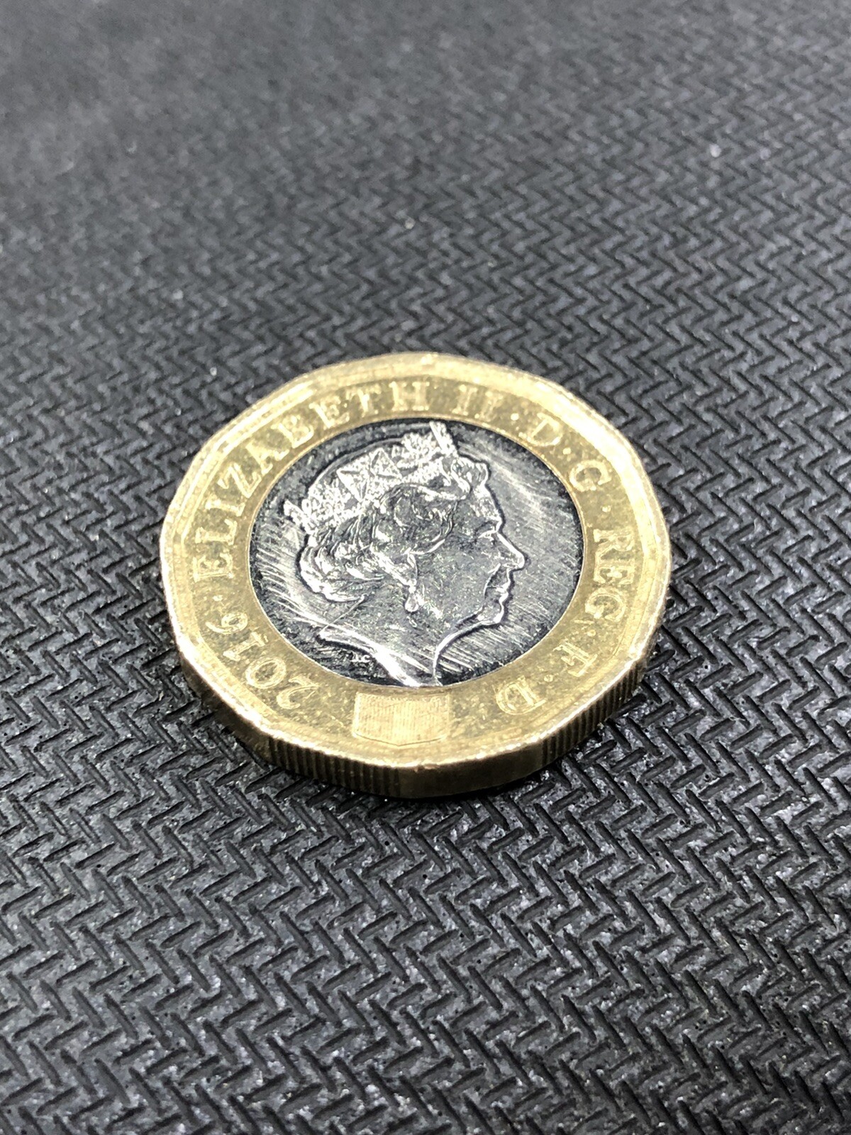 RARE LEFTY 12 SIDED £1 ONE POUND COIN, 2016, BEVEL MILLED EDGE MINT ...