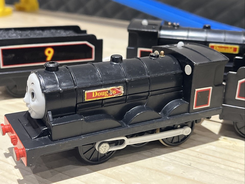 Thomas Trackmaster DONALD & DOUGLAS battery trains | eBay