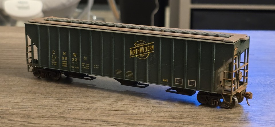 HO Scale Weathered Roundhouse 50' FMC 4700 Covered Hopper C&NW #178633 ...