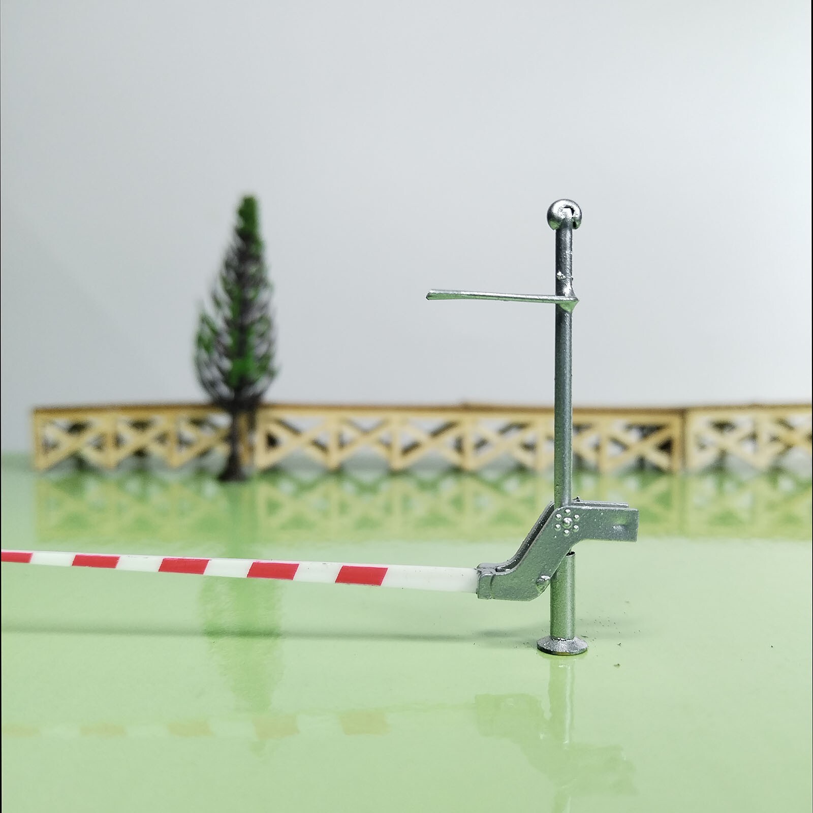 2 x HO scale model railroad grade crossing barrier arm gate stop lever ...