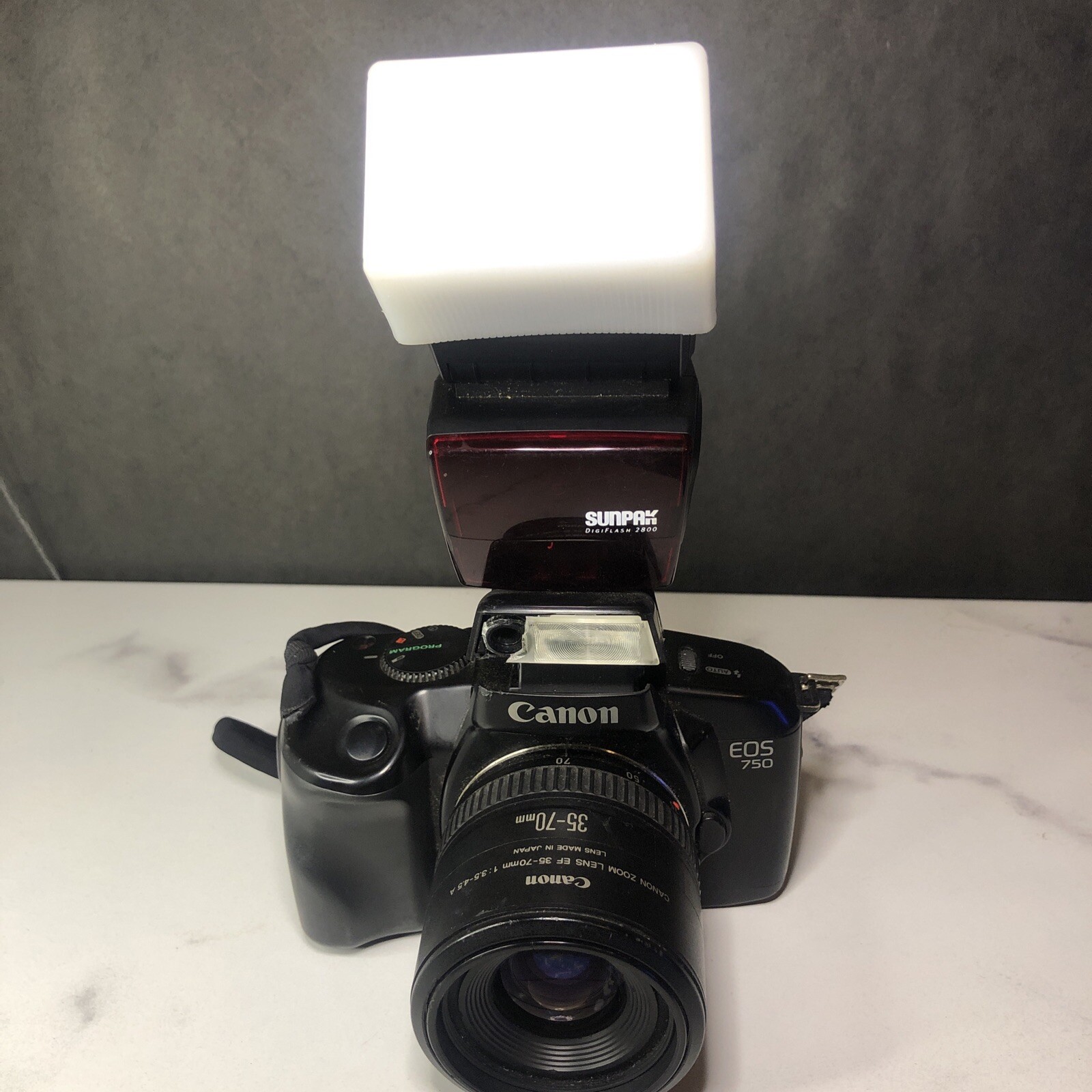 Canon EOS 750 Film Camera 35-70mm Lense Sunpak Digiflash 2800 UNTESTED ...