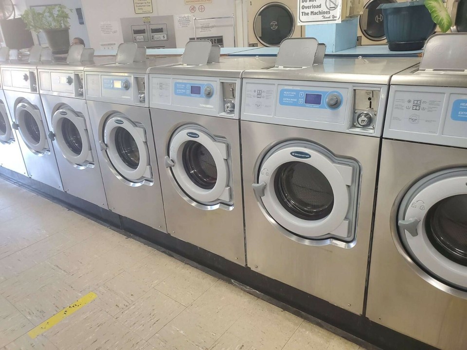 WASCOMAT Electrolux FRONT LOAD WASHER COIN OP 20LB 208-240V M/N W620CC ...