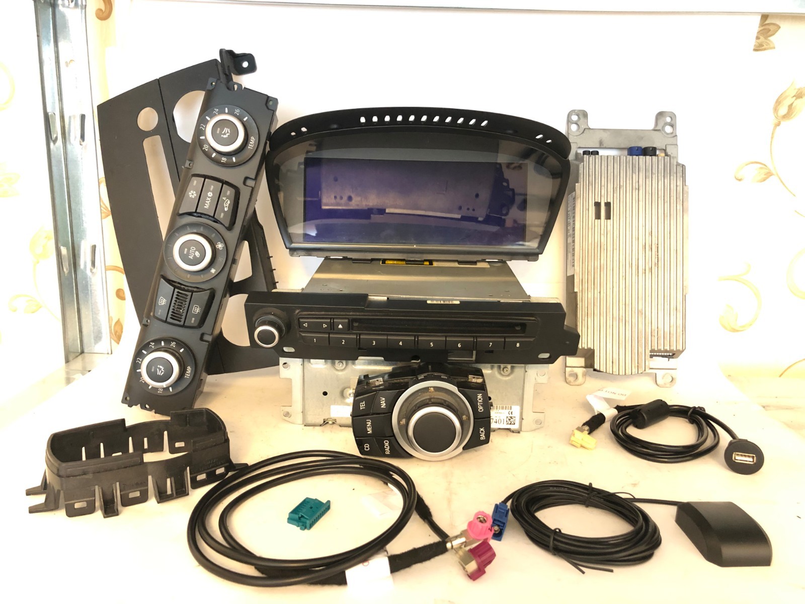 BMW E60 E61 E63 M5 M6 Multimedia CIC HDD DVD Proff Navigation SAT NAV ...