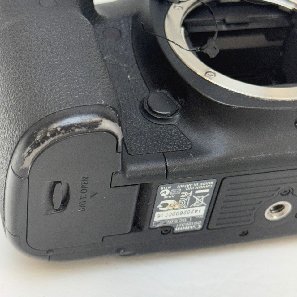 Broken Canon EOS 5D Mark III 22.3MP Digital SLR DSLR Camera /Crack On ...