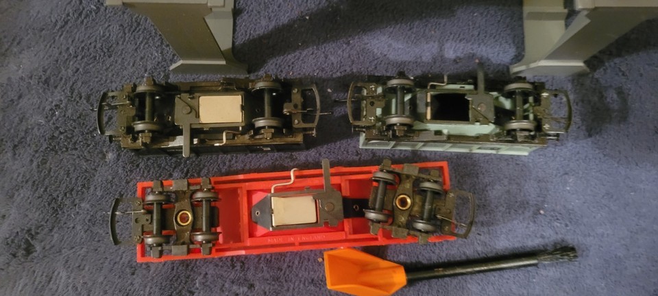 Hornby TRI-ANG R161 – Ore OPERATING HOPPER CAR SET | eBay UK