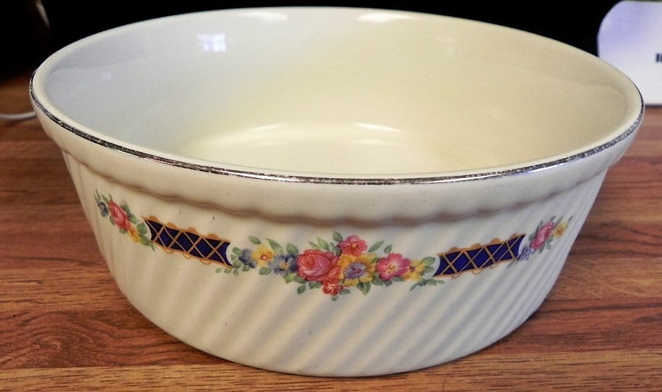 VINTAGE HALL CASSEROLE BAKING DISH...FLORALBAND GOLD TRIM...LARGE ...