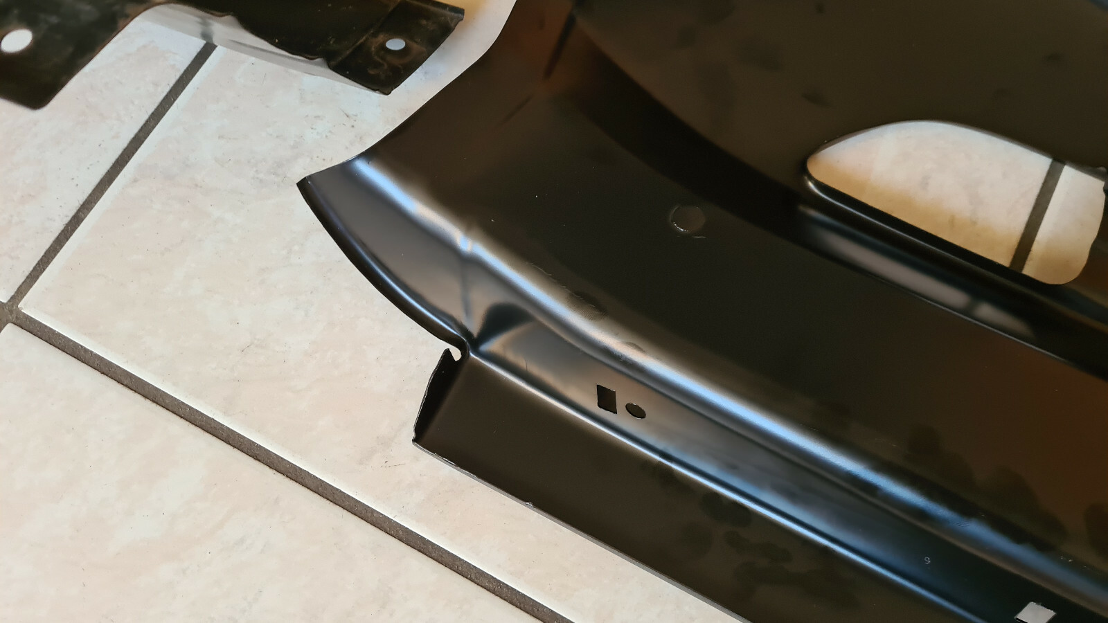 NEU NOS Mercedes W123 C123 S123 Kotflügel Verkleidung L+R Fender Trim ...