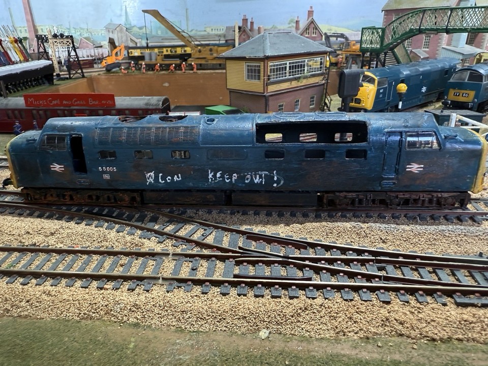 Lima BR Blue Class 55 Deltic Diesel Loco Barry’s Scrapyard Siding ...