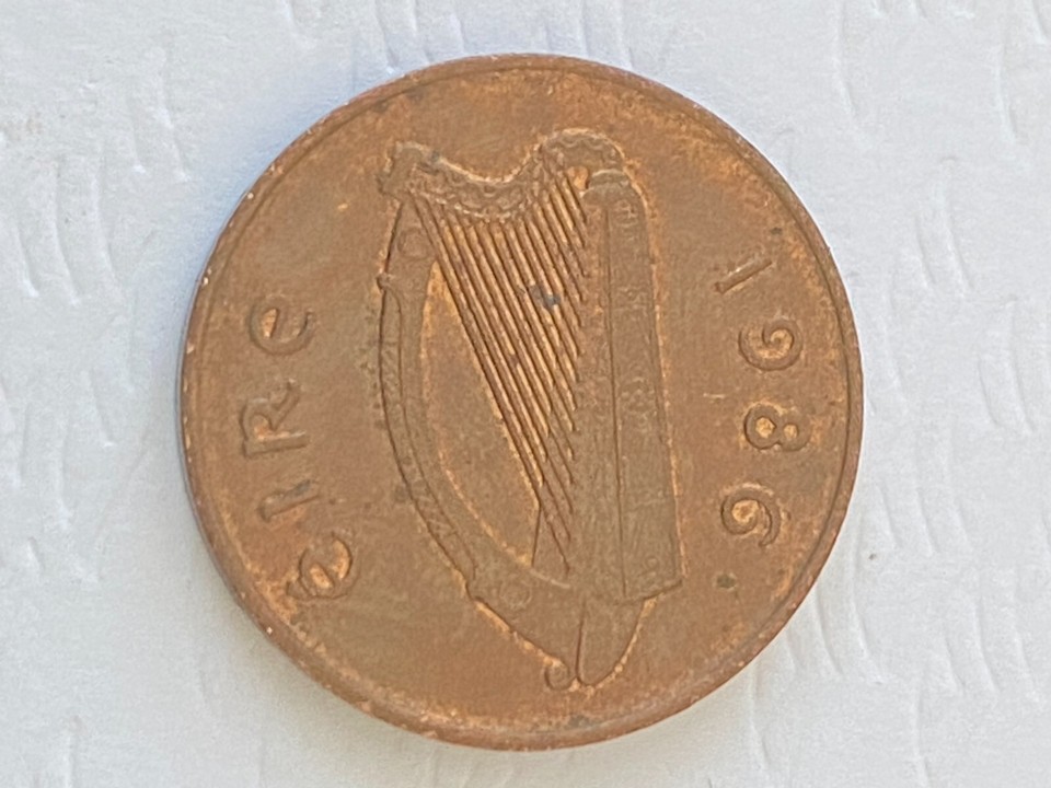1986 Ireland Eire 2P Pence (Phingin) Coin, Irish Harp, Bird Resemblance ...