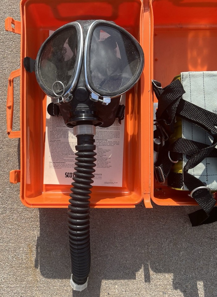 Vintage Scott Full Vision Chest Style Gas Mask With Case & Manual ...