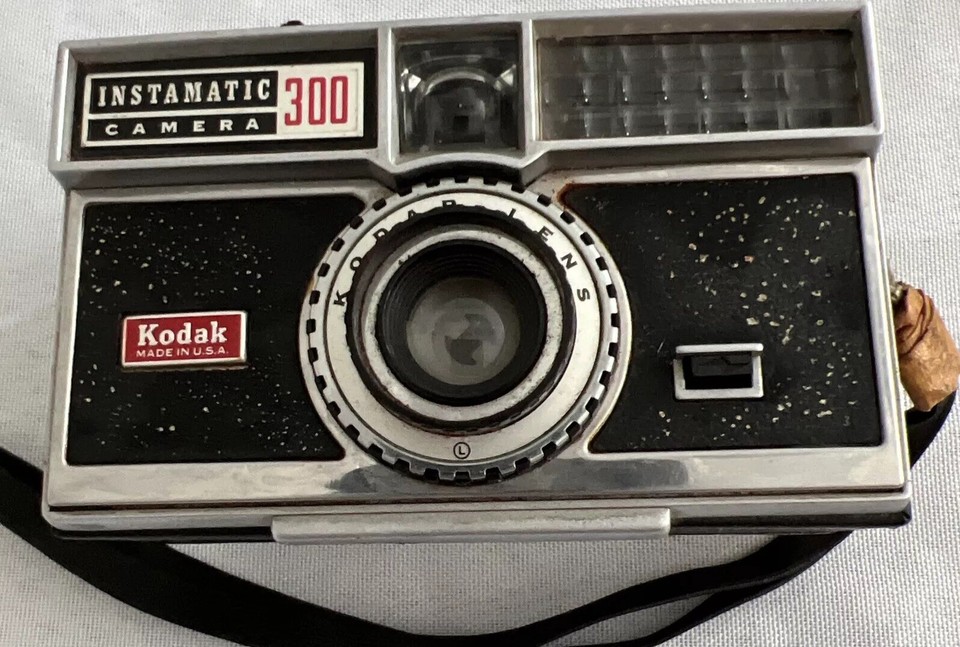 Vintage Kodak Instamatic 300 Silver/Black Automatic Exposure Film ...