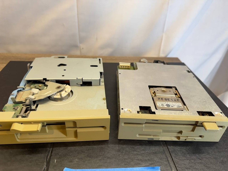 Lot of 2 Vintage 5.25" Floppy Disk Drives – Canon MD5511-V6 & Toshiba ...