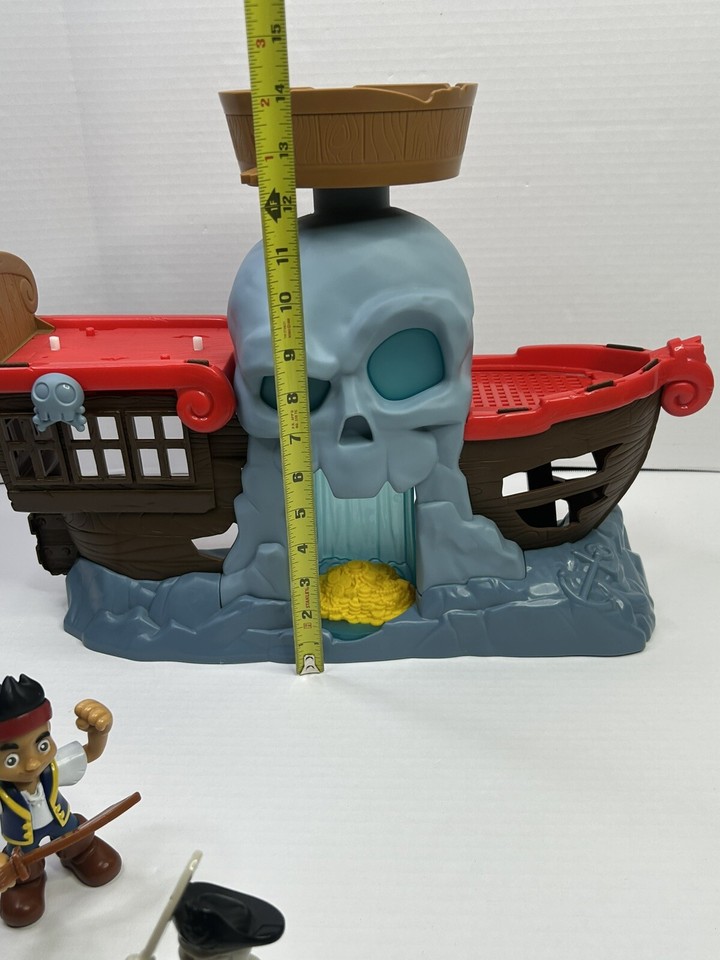 Jake and the Neverland Pirates Ship Battle At Shipwreck Falls + 2 ...