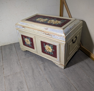 Vintage Hand Painted Shabby Chic Kitsch Cream Storage Trunk Chest ...