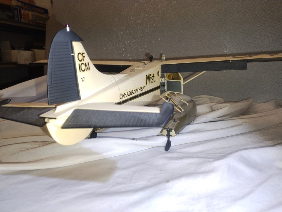 1-24 Canadian Mist De-Havilland Beaver Float Plane | eBay