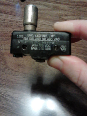 Micro electrical switch (Micro Switch Corp. Freeport IL) single pole ...
