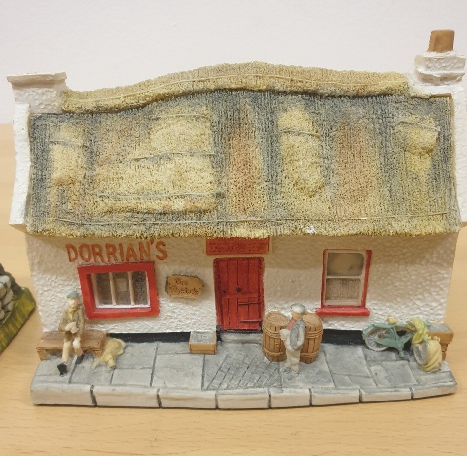 SET of 2 minature THATCHED IRISH cottage and DORRIANS pub VGC Made in ...