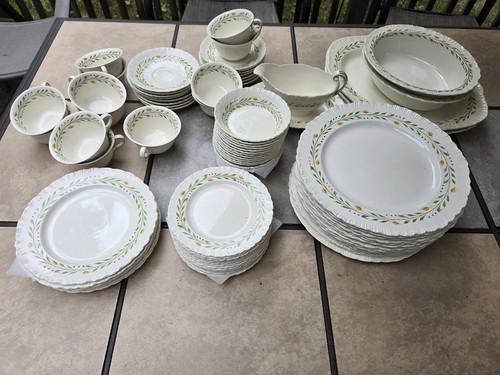 7 Wedgwood China England Barley Pattern Dinner Plates & 5 Cup & Saucer ...