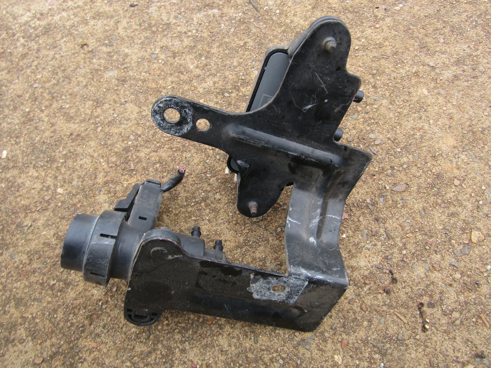 1990-1994 Lincoln Town Car OEM emission sensors & bracket 90 91 92 93 ...