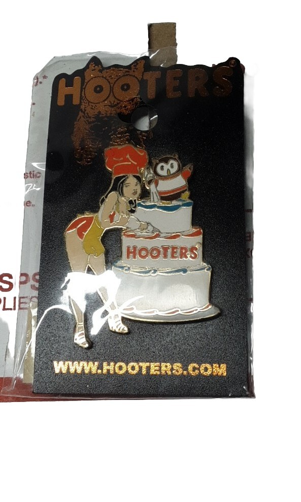 HOOTERS Pin SEXY GIRL Happy BIRTHDAY CAKE DECORATOR BAKER CHEF ...
