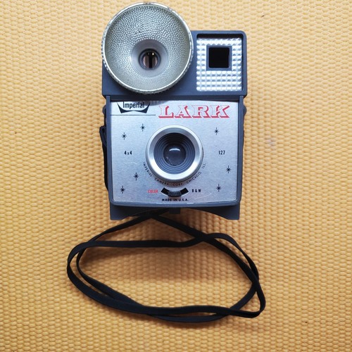VINTAGE 1960s IMPERIAL LARK CAMERA W/O BULB 4x4 127 model | eBay