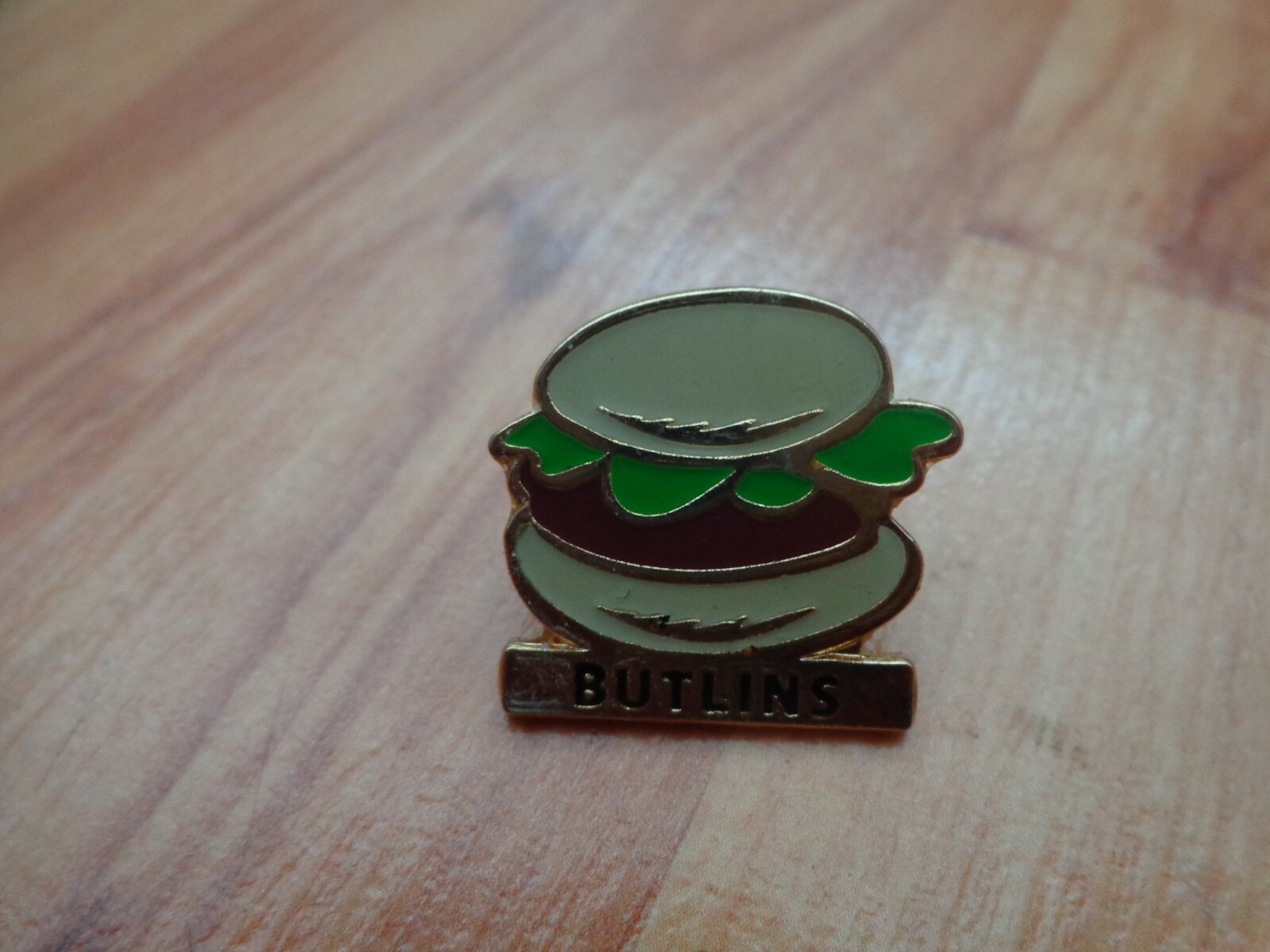 BUTLINS HOLIDAY CAMP RESORT TRADING PINS - BUTLINS BURGER PIN BADGE ...